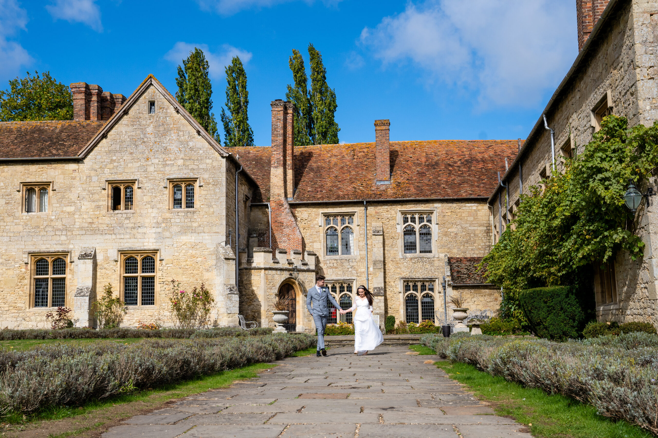 Notley Abbey Wedding Photographer - Isobel Warde-Norbury Photography